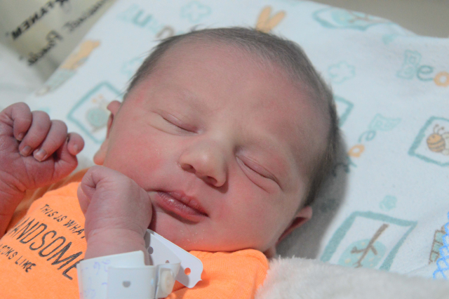 Bebê Valentim, dos papais Mariana e Jak Douglas - Bebês - Unimed Bauru ...